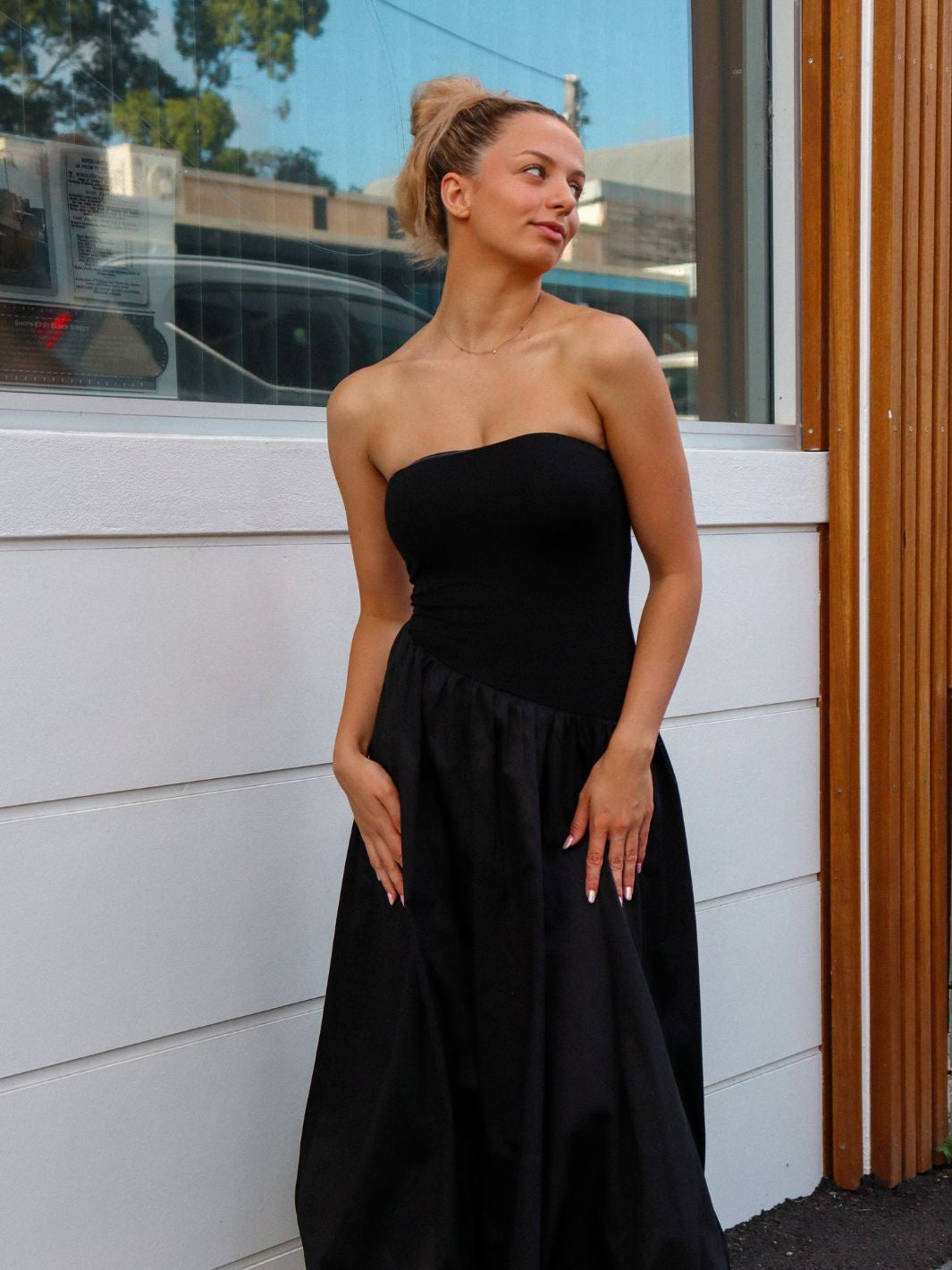 STRAPLESS BUBBLE HEM MIDI – Privvy